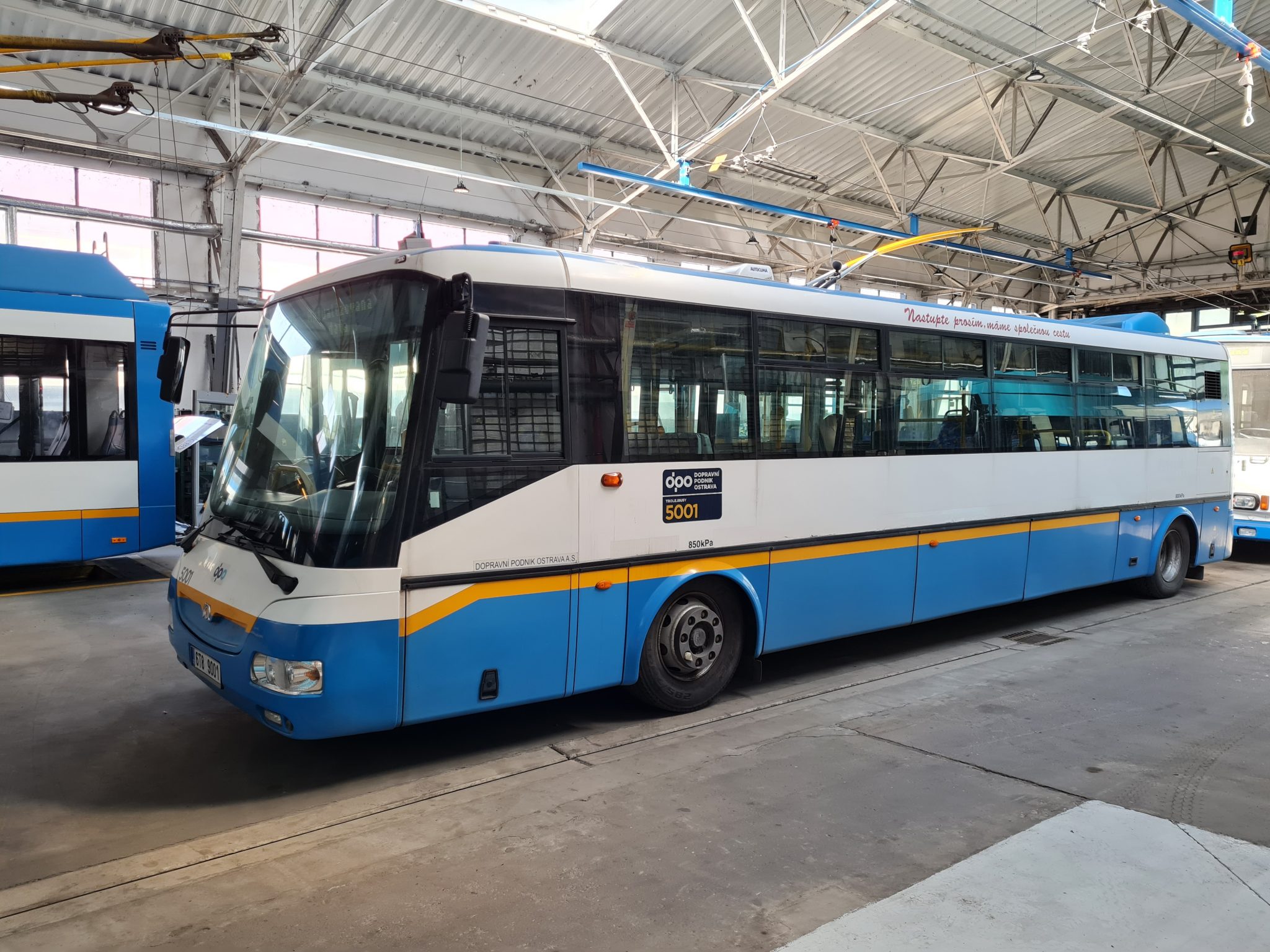 Foto: Tramvaj Škoda 39T za denního světla