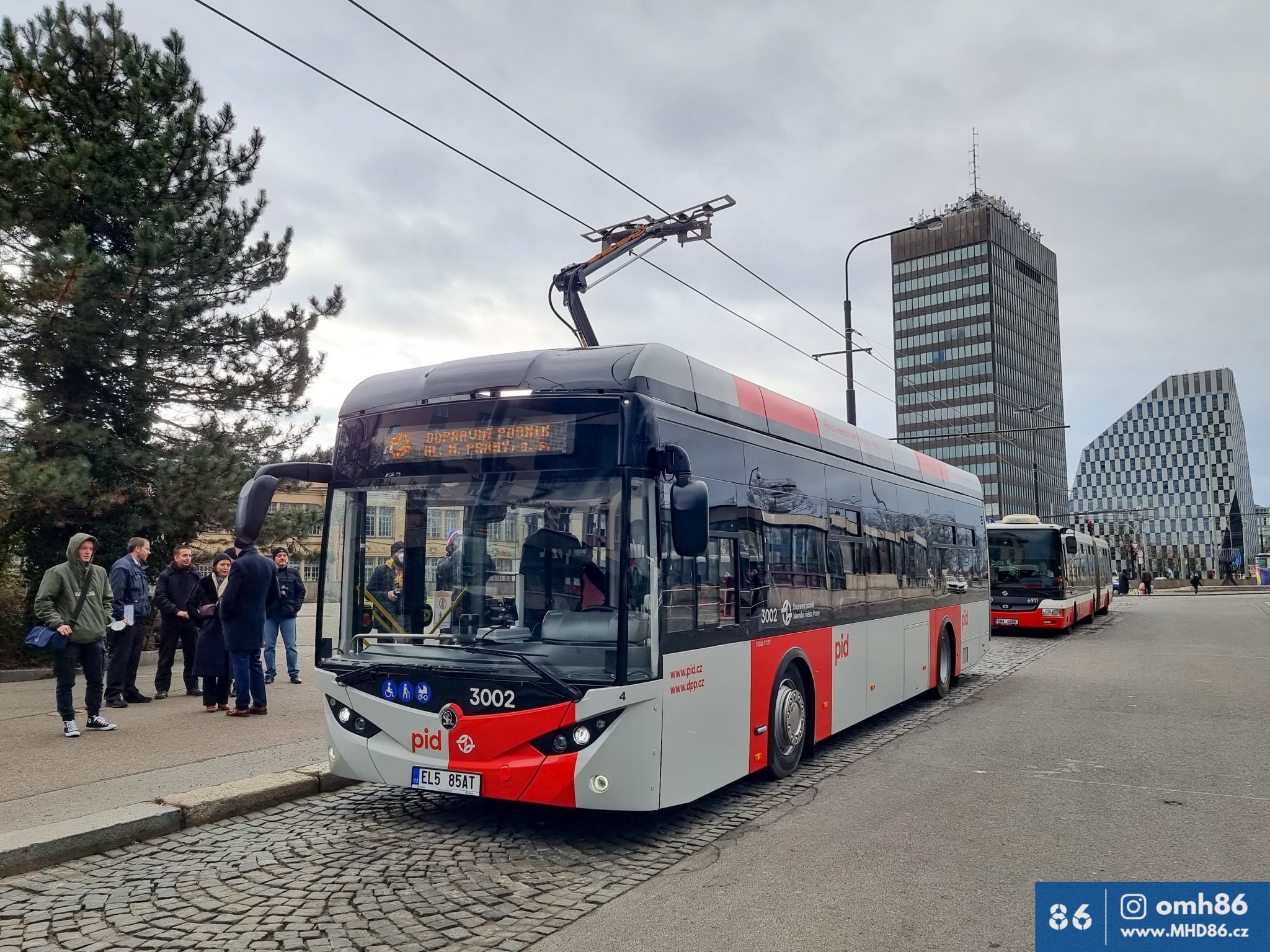 V Praze vyjel první elektrobus Škoda E’City