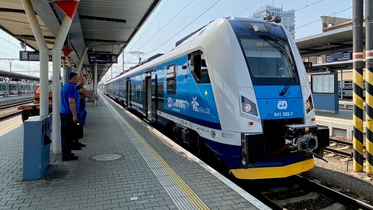 V Olomouckém kraji vyjely první třívozové jednotky RegioPanter druhé ...